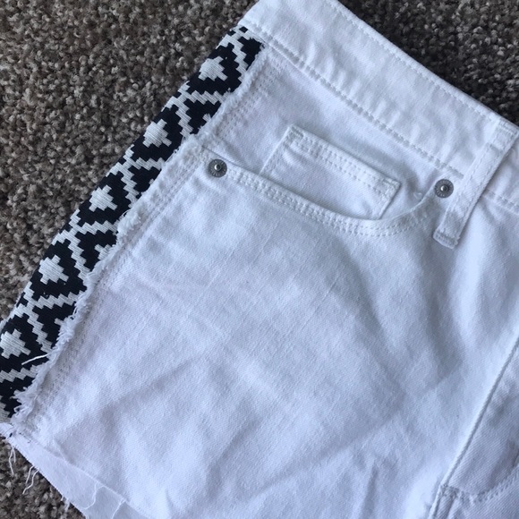 Universal Thread | Shorts | Nwt White Cut Off Shorts Size | Poshmark